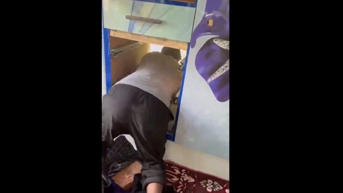 J&K Encounter: कश्मीर के कुलगाम में ‘अलमारी’ के पीछे 'बंकर' में छिपे थे मारे गए चारों आतंकी ...