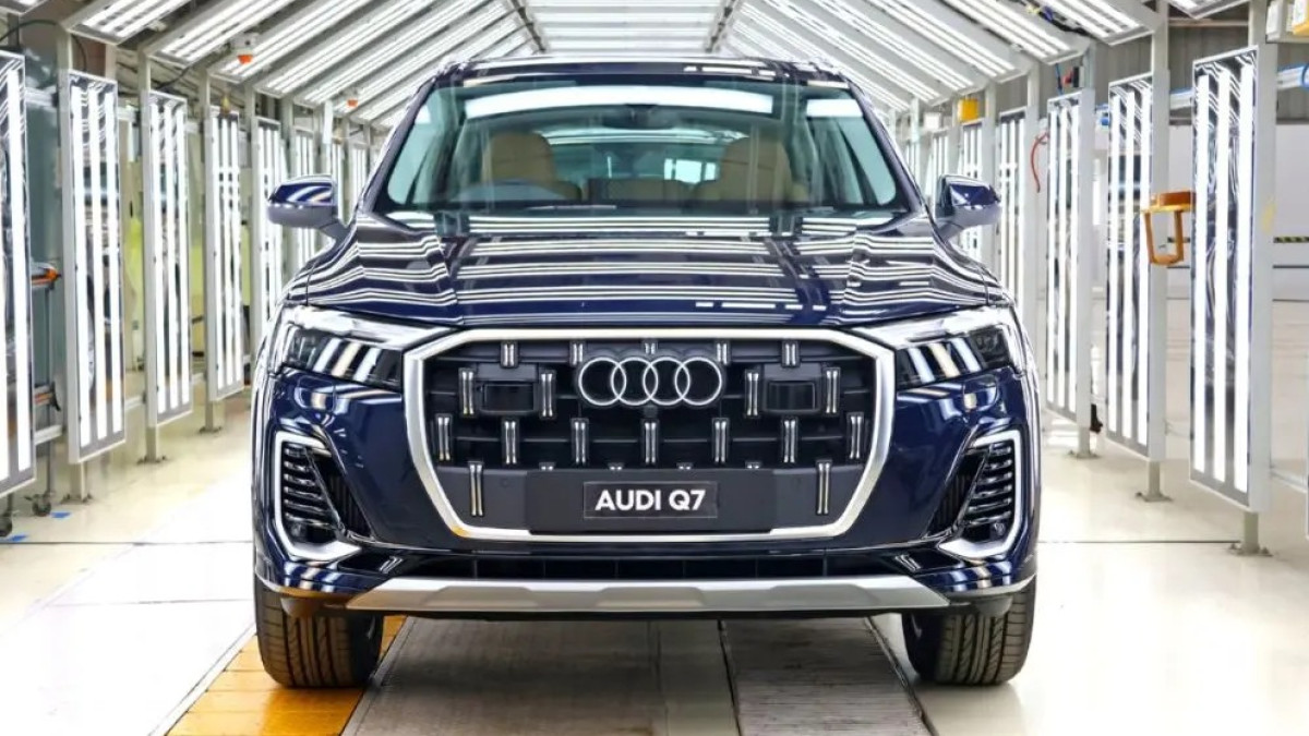 2025 Audi Q7: भारत में नई ऑडी Q7 की बुकिंग शुरू, 28 नवंबर को लॉन्च होगी ये लग्जरी 7 सीटर एसयूवी ...