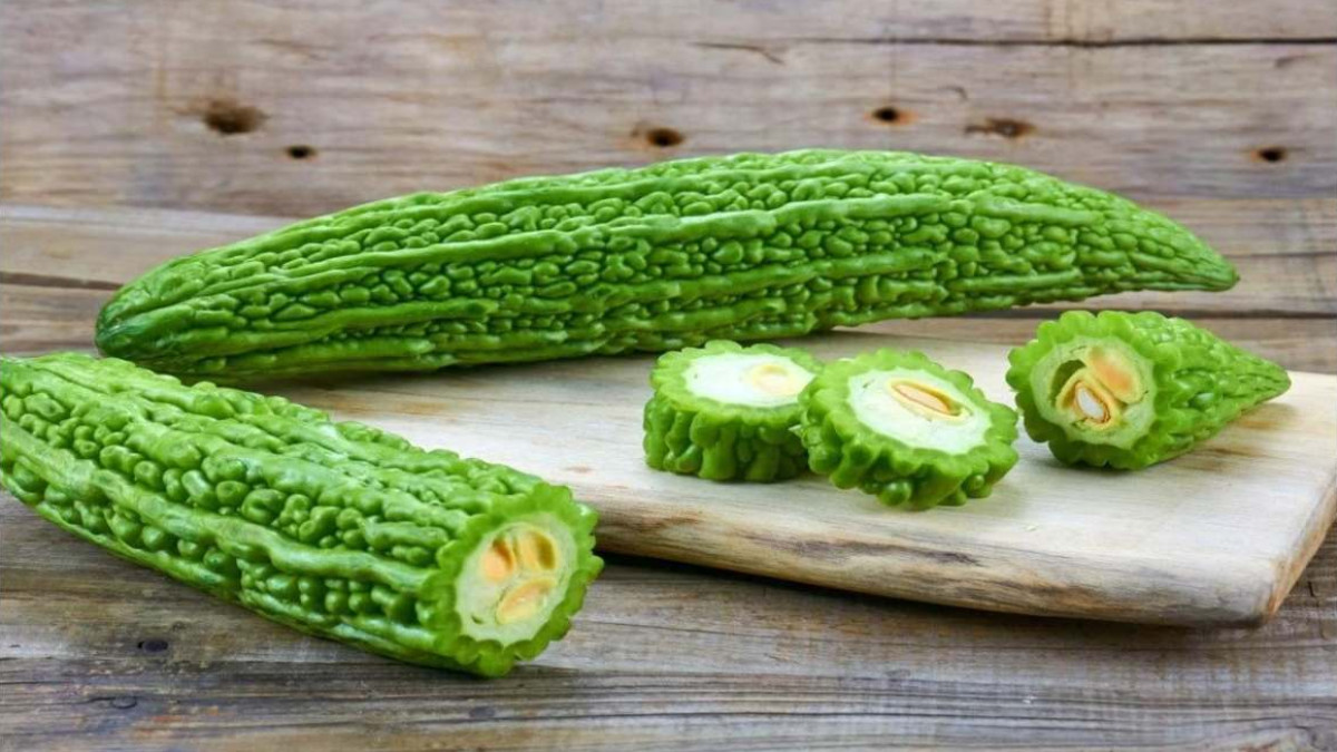 Bitter Gourd Tips: करेले का कड़वापन मिनटों में दूर होगा, 6 तरीके आज़माएं, बच्चें भी मांगकर ...